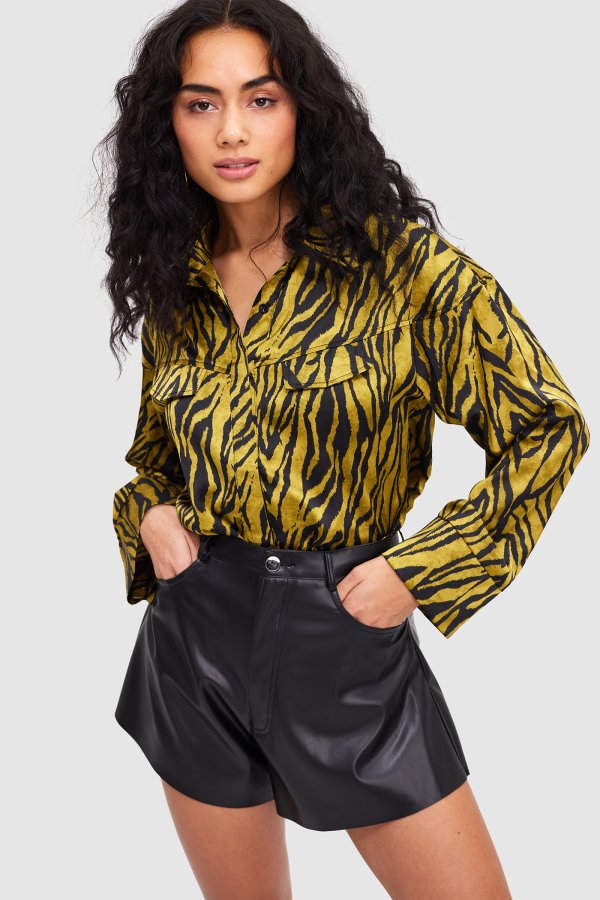 Black blouse with zebra print | Loavies